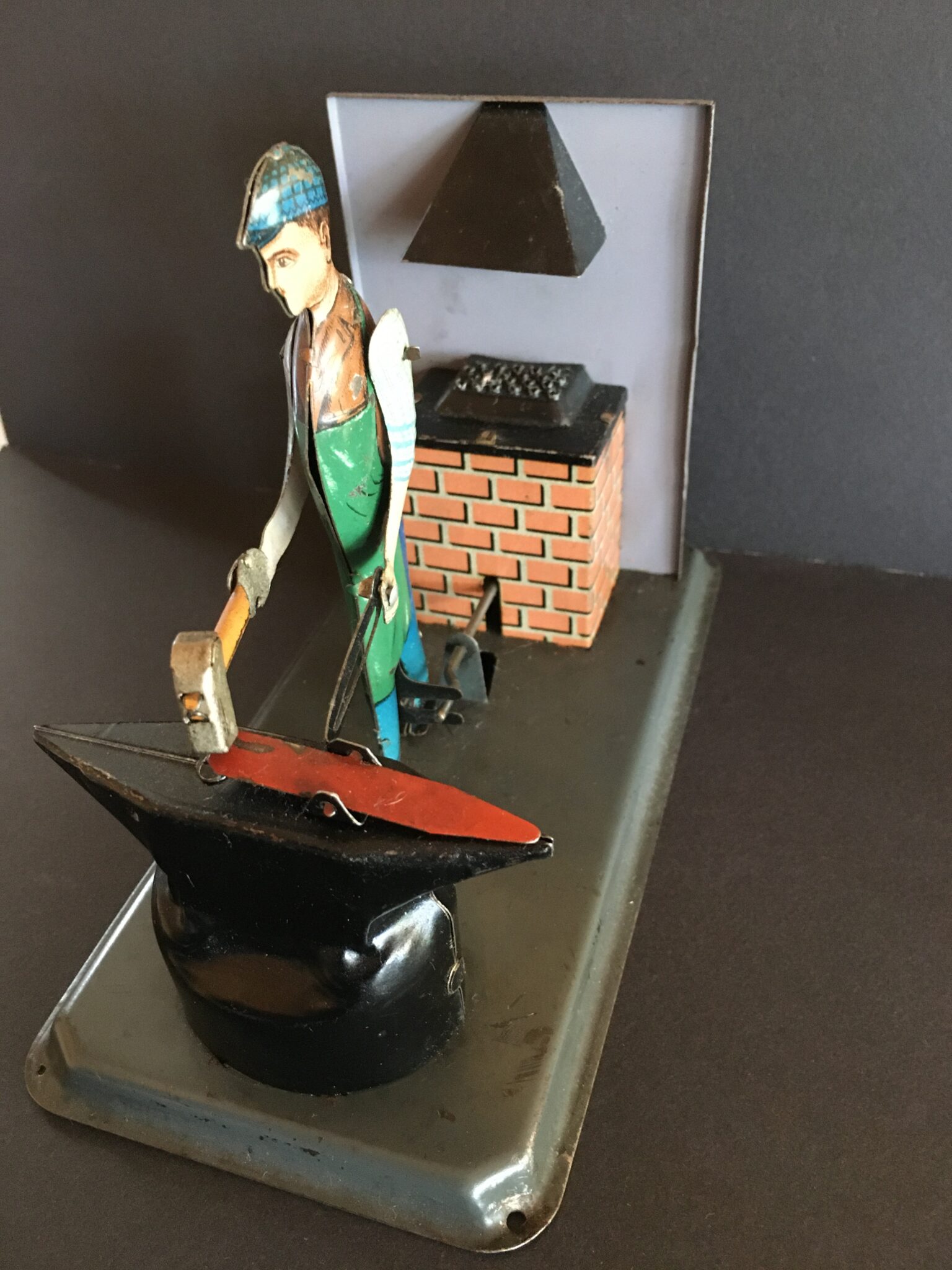 Contact réparateur et restaurateur de jouets - Antique Toys Factory